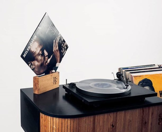 Vinyl Table - mmminimal